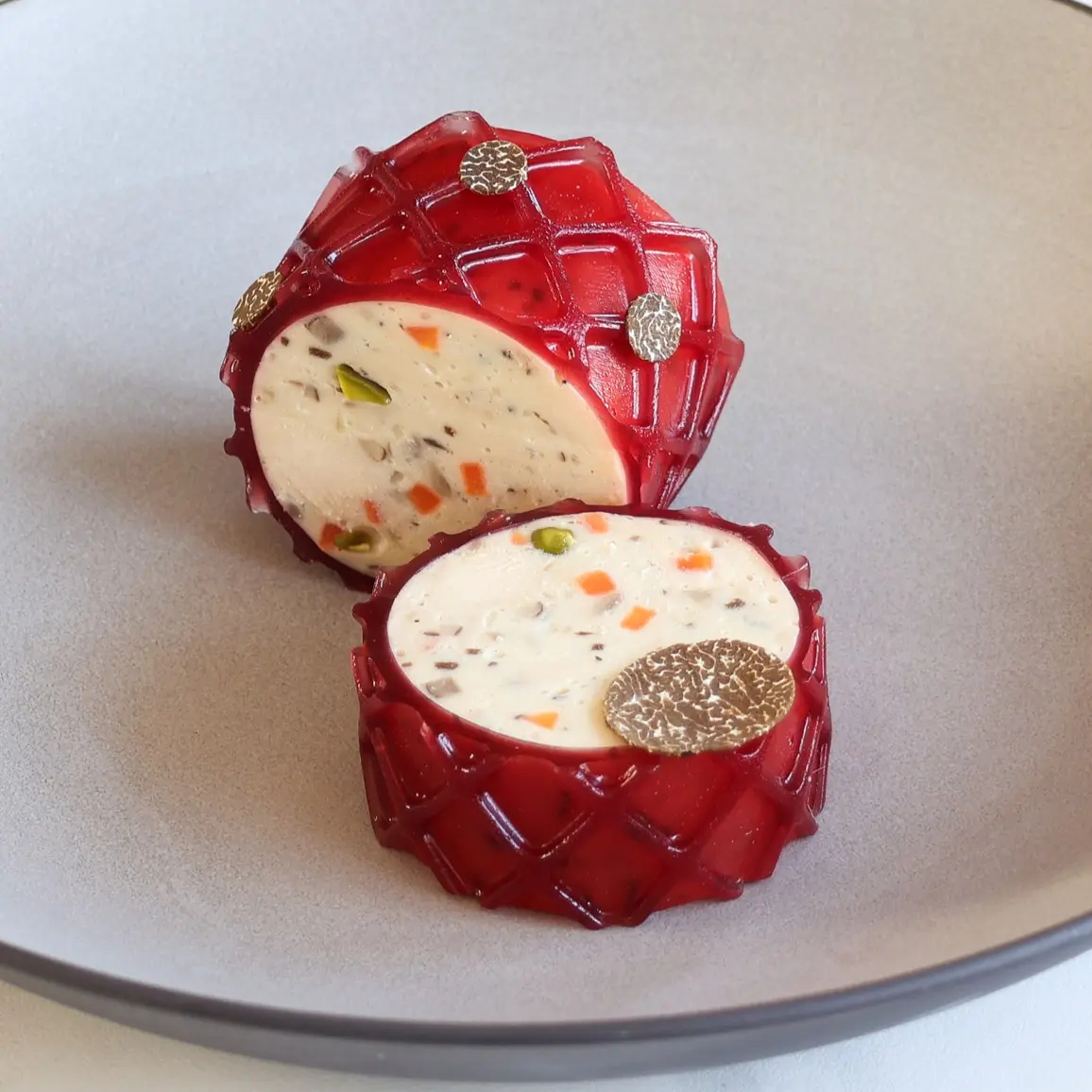 Chicken roulade / ballotine with lingonberry coat