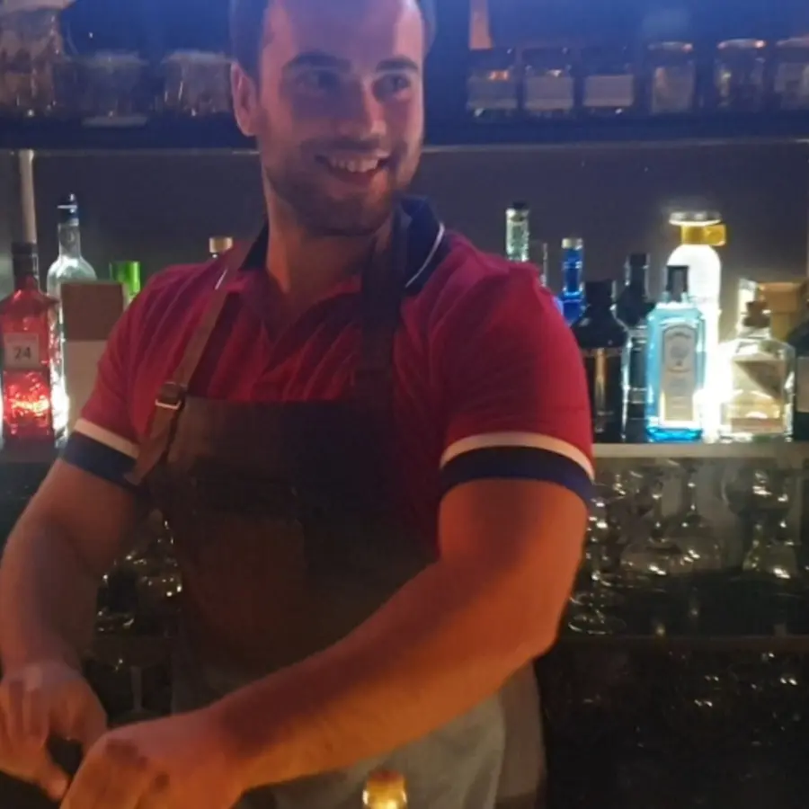 César Ribeiro - Bartender @ Kalipeh Sap Guesthouse | Gronda